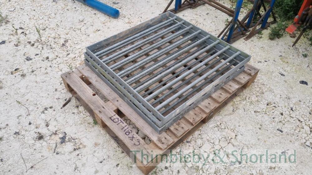 4 window grate bars (1m x 1m)