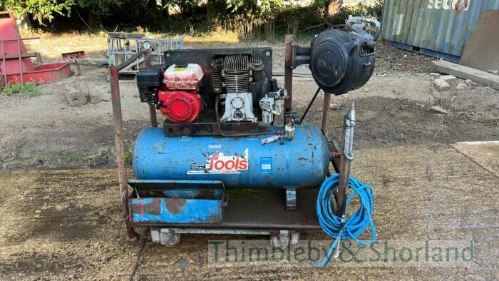 Petrol engine compressor with retractable air line