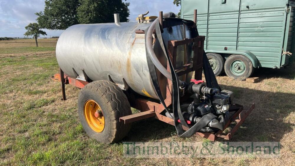 Single axle 2000 ltr water bowser