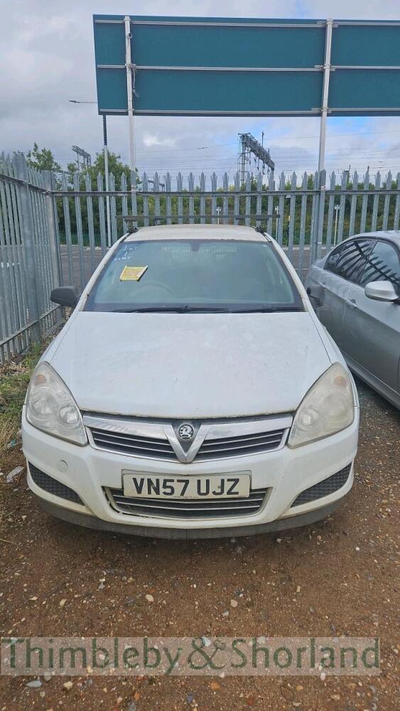 VAUXHALL ASTRA CLUB CDTI - VN57 UJZ.